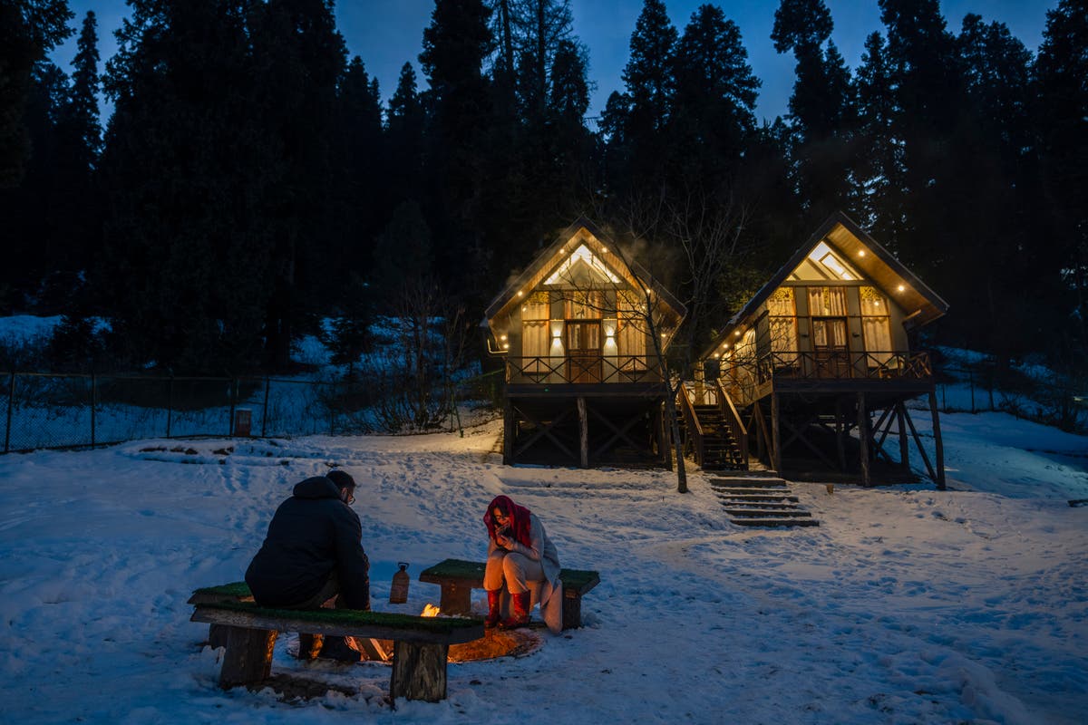 AP PHOTOS: In idyllic Kashmir's 'Great Winter,' cold adds charm but ...