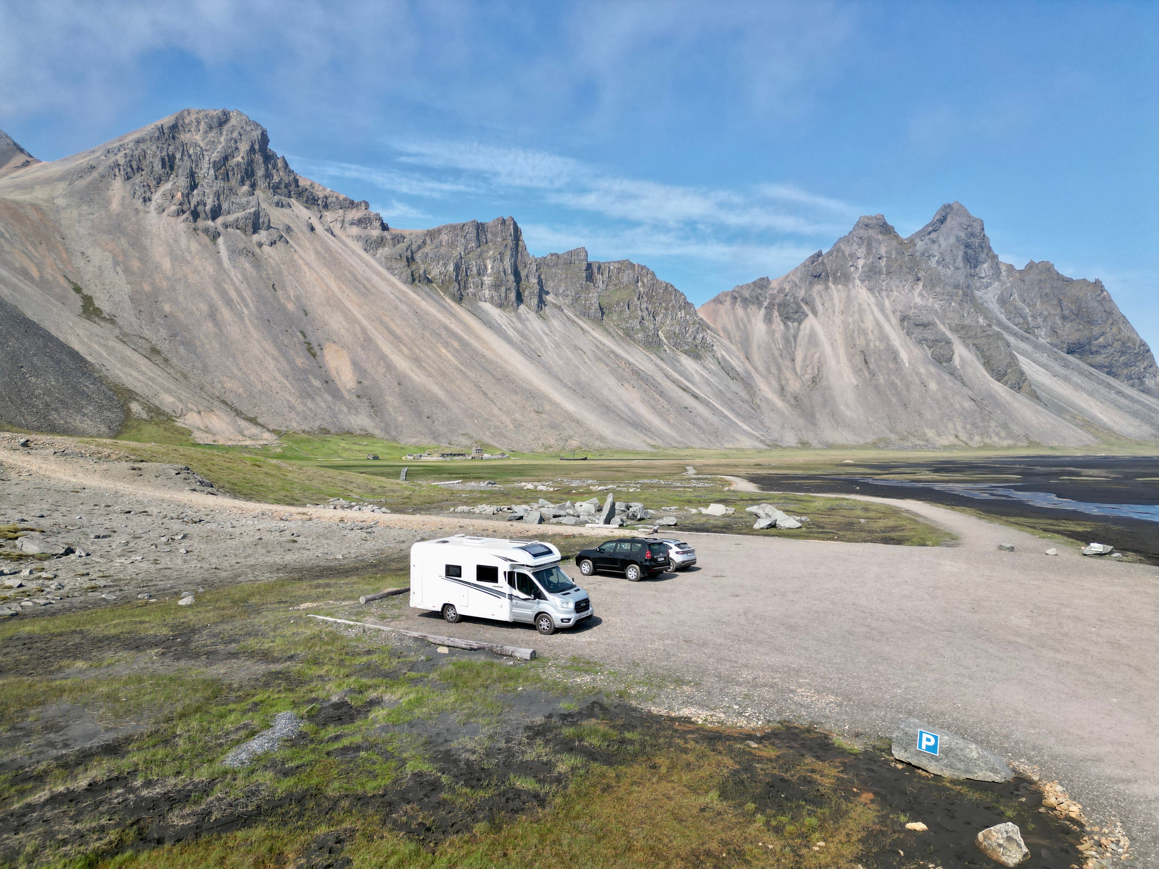 Mother leaves job and husband to travel the UK in motorhome on just £ ...
