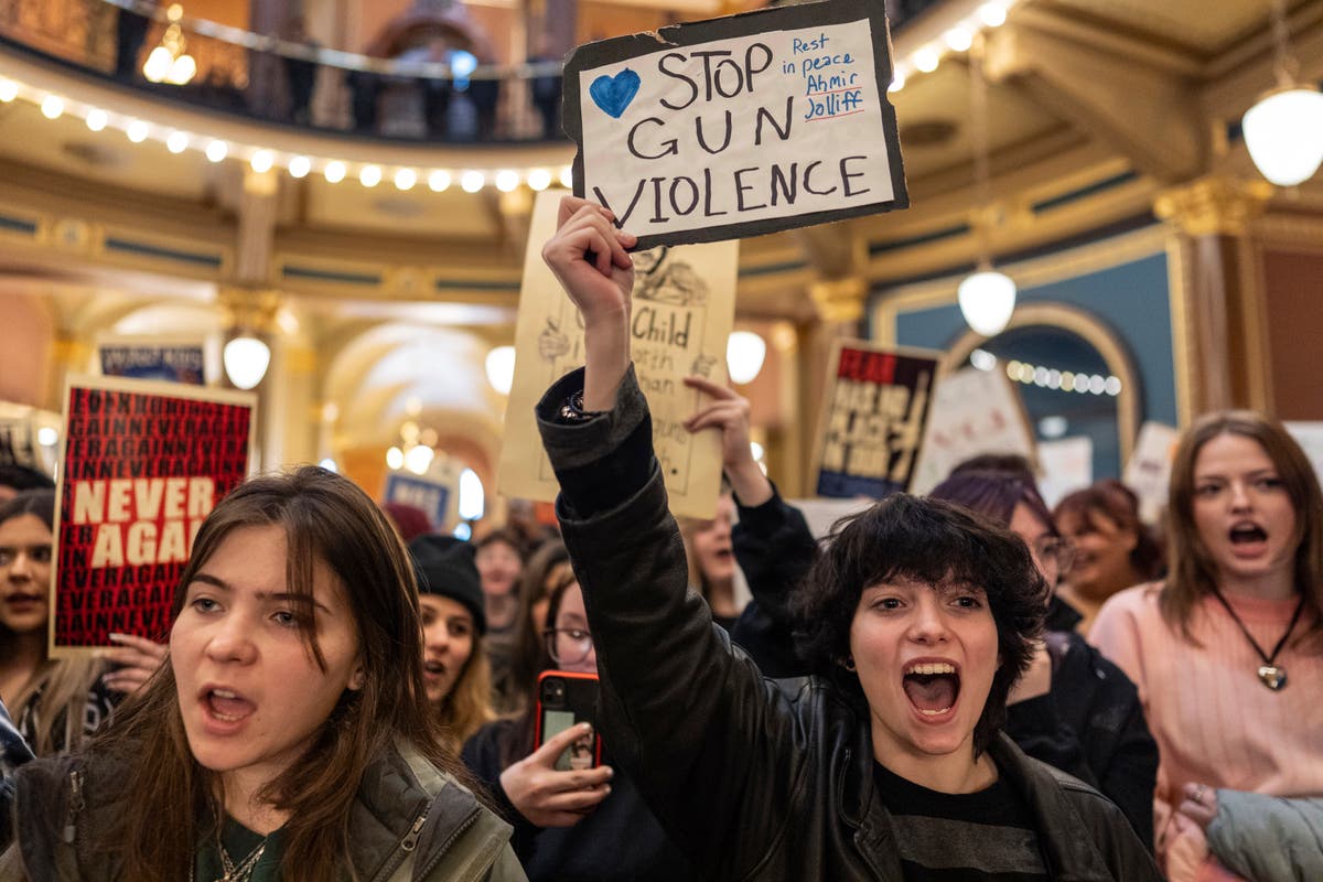 Students rally at the Iowa Capitol days after Perry school shooting ...