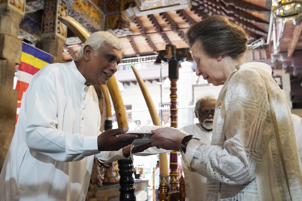 Princess Royal pays her respects at Sri Lankan Buddhist temple | The ...