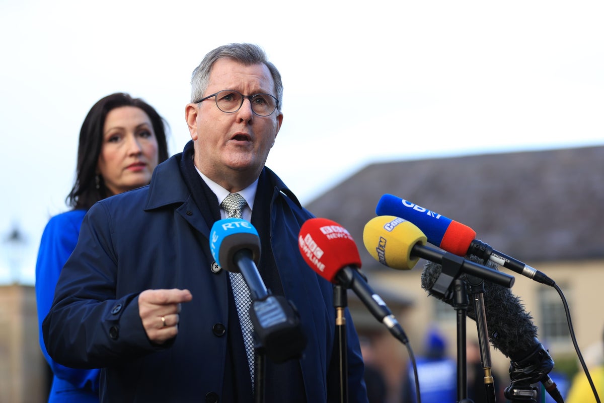 DUP leader urges Government to release funding for public sector pay ...
