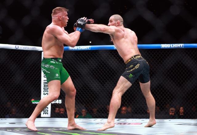 Sean Strickland vs Dricus Du Plessis LIVE: UFC 297 fight updates and ...