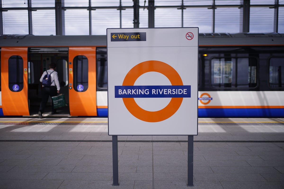 Union announces London Overground strike dates for February and March ...