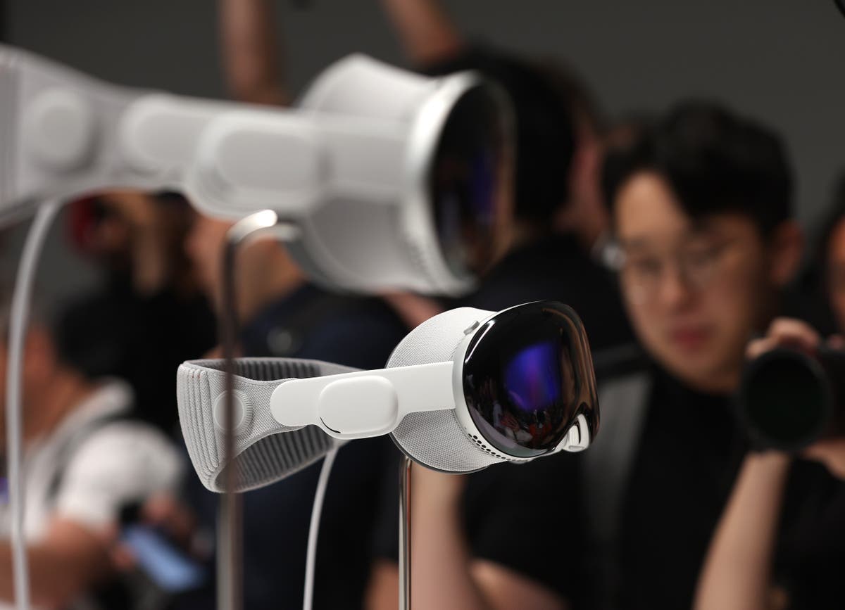 Apple Vision Pro ripped apart, revealing how its displays work | The ...