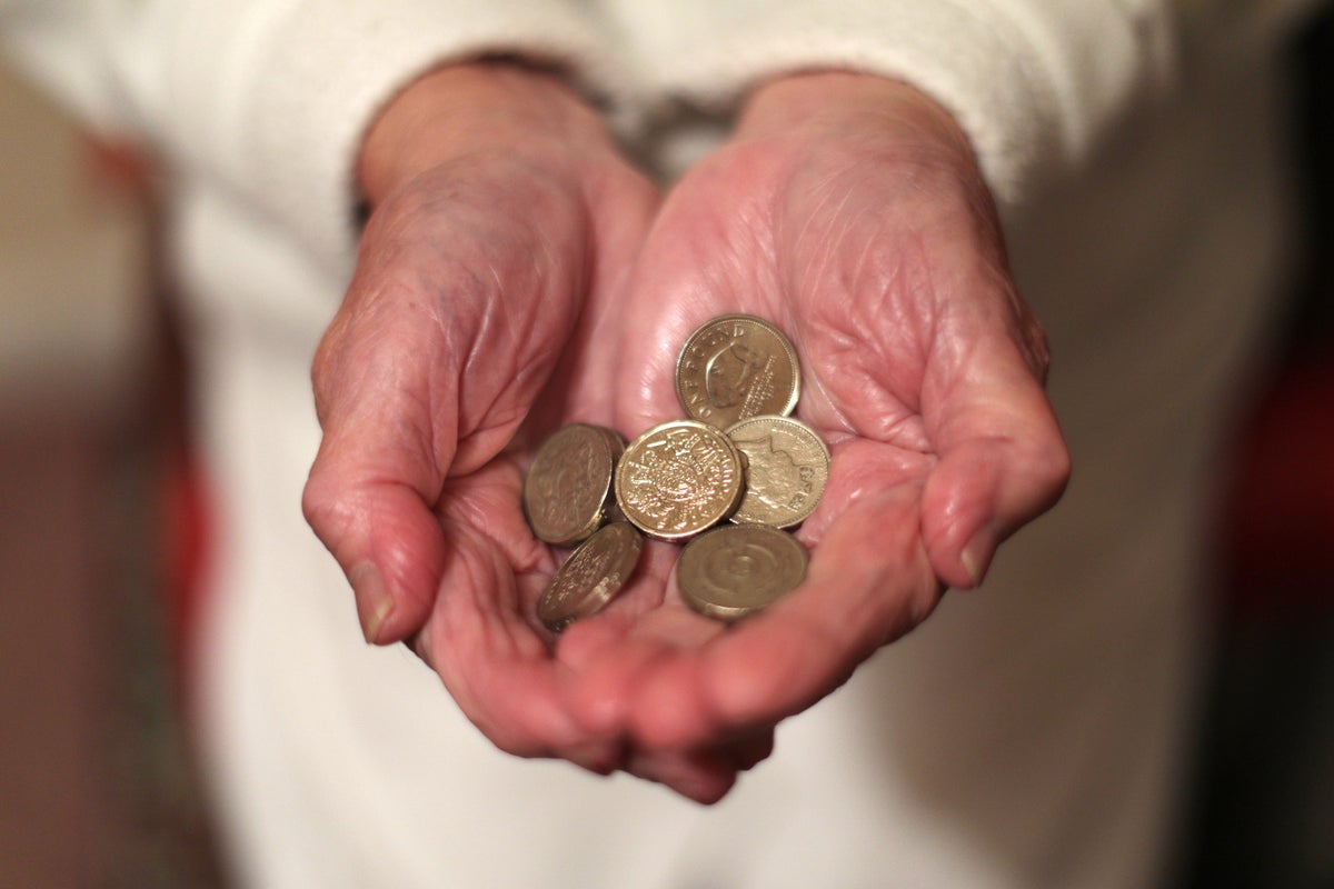 Annual cost of moderate retirement up £8,000 amid rising living costs ...
