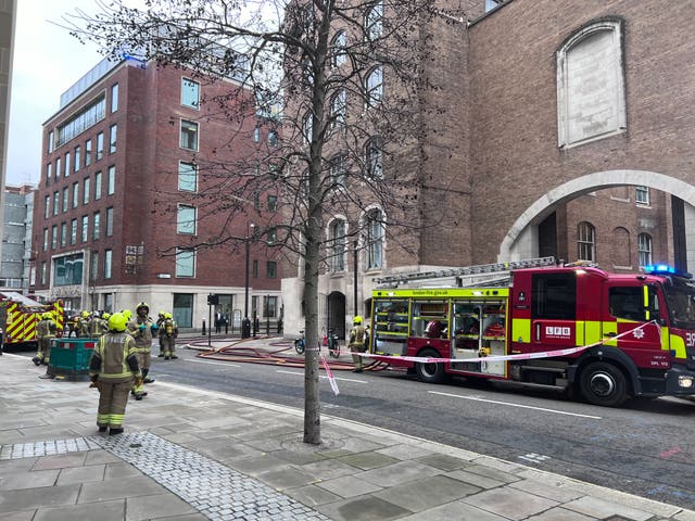Old Bailey ‘explosions’: Bailey evacuated after ‘explosions’ nearby as ...