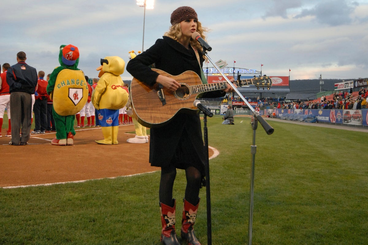 Taylor Swift's connections to sports go back to her early days ...