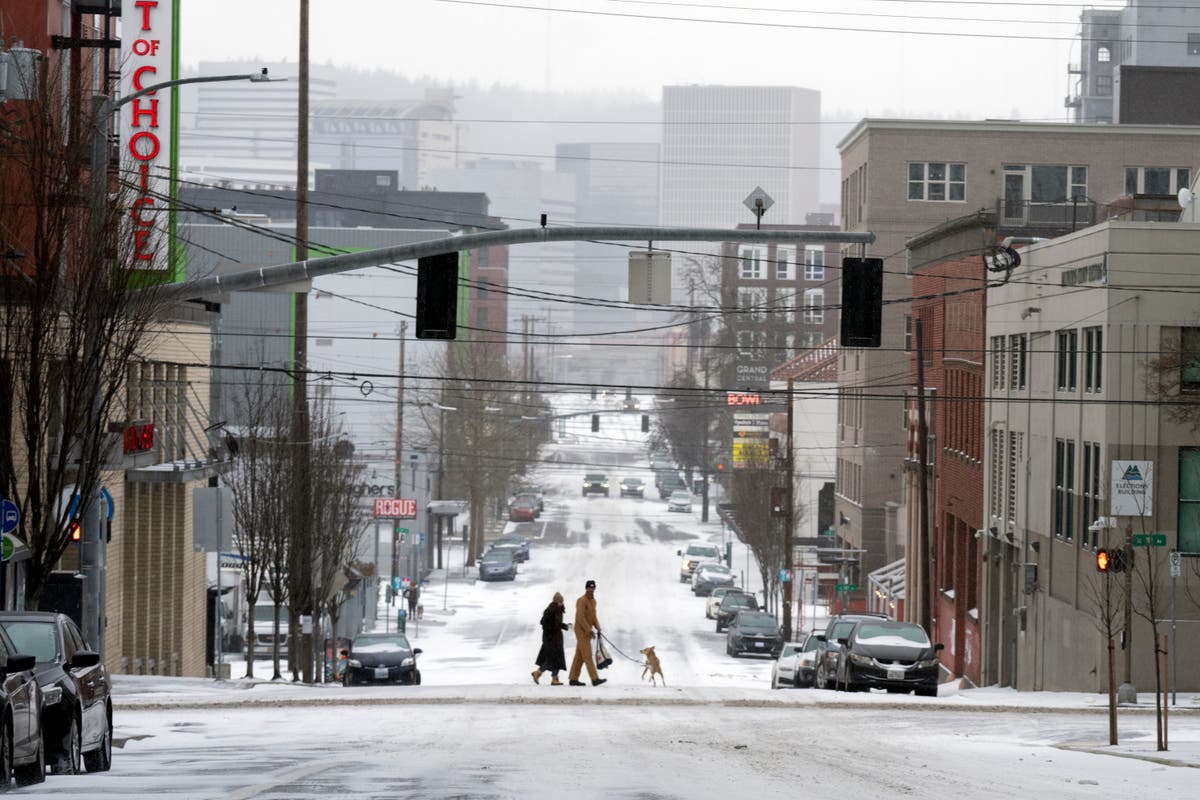 Snowy forecast prompts officials in Portland, Oregon, to declare state ...