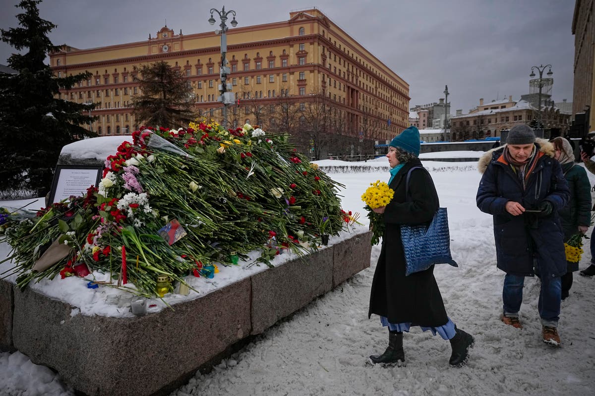 Over 400 Detained In Russia As Country Mourns The Death Of Alexei