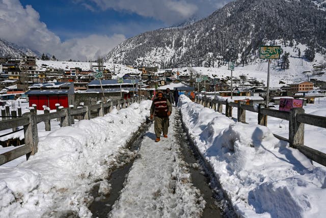 35 dead in freak snowfall in Pakistan | The Independent