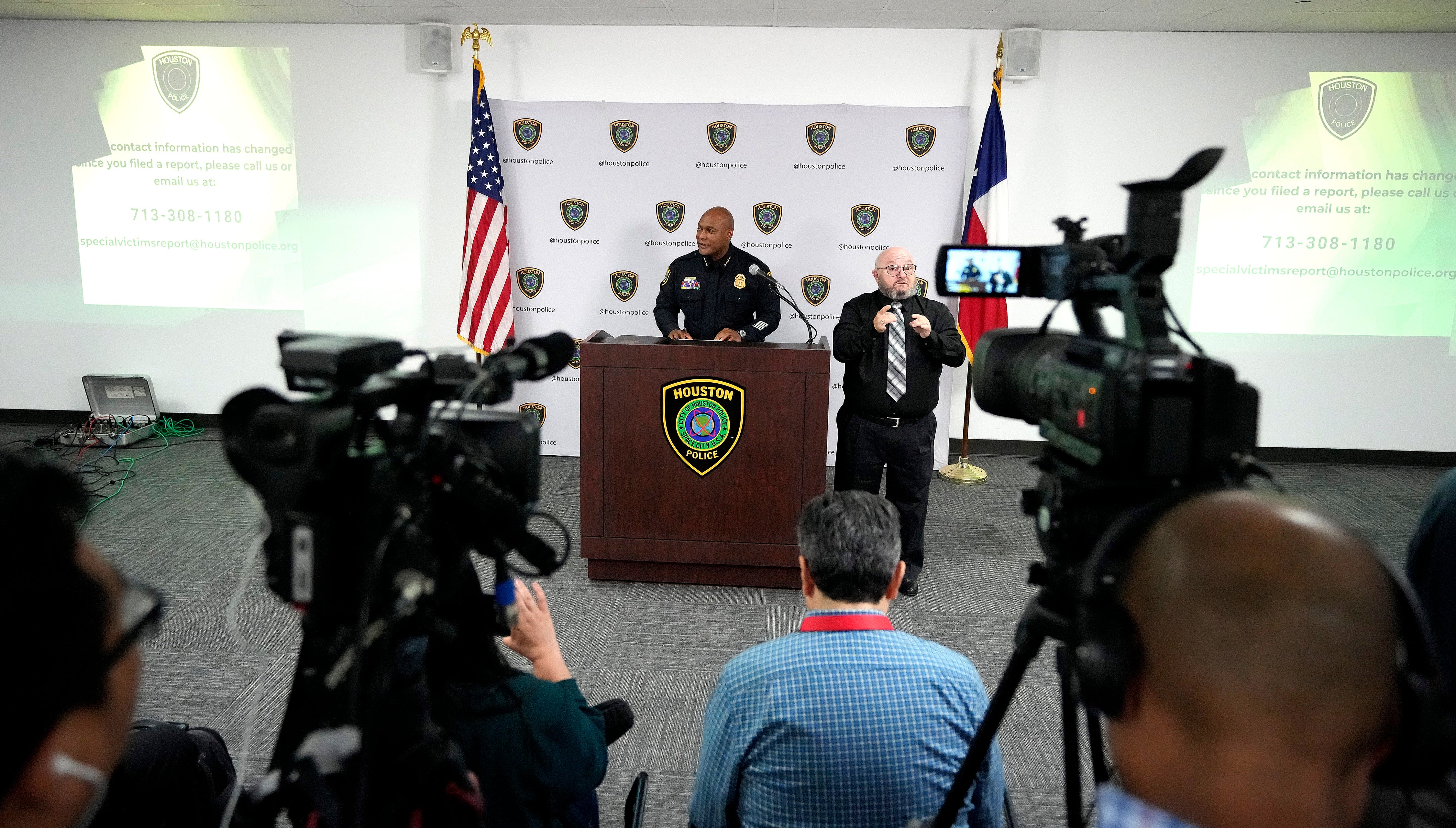 Houston police chief apologizes for department not investigating 264K ...