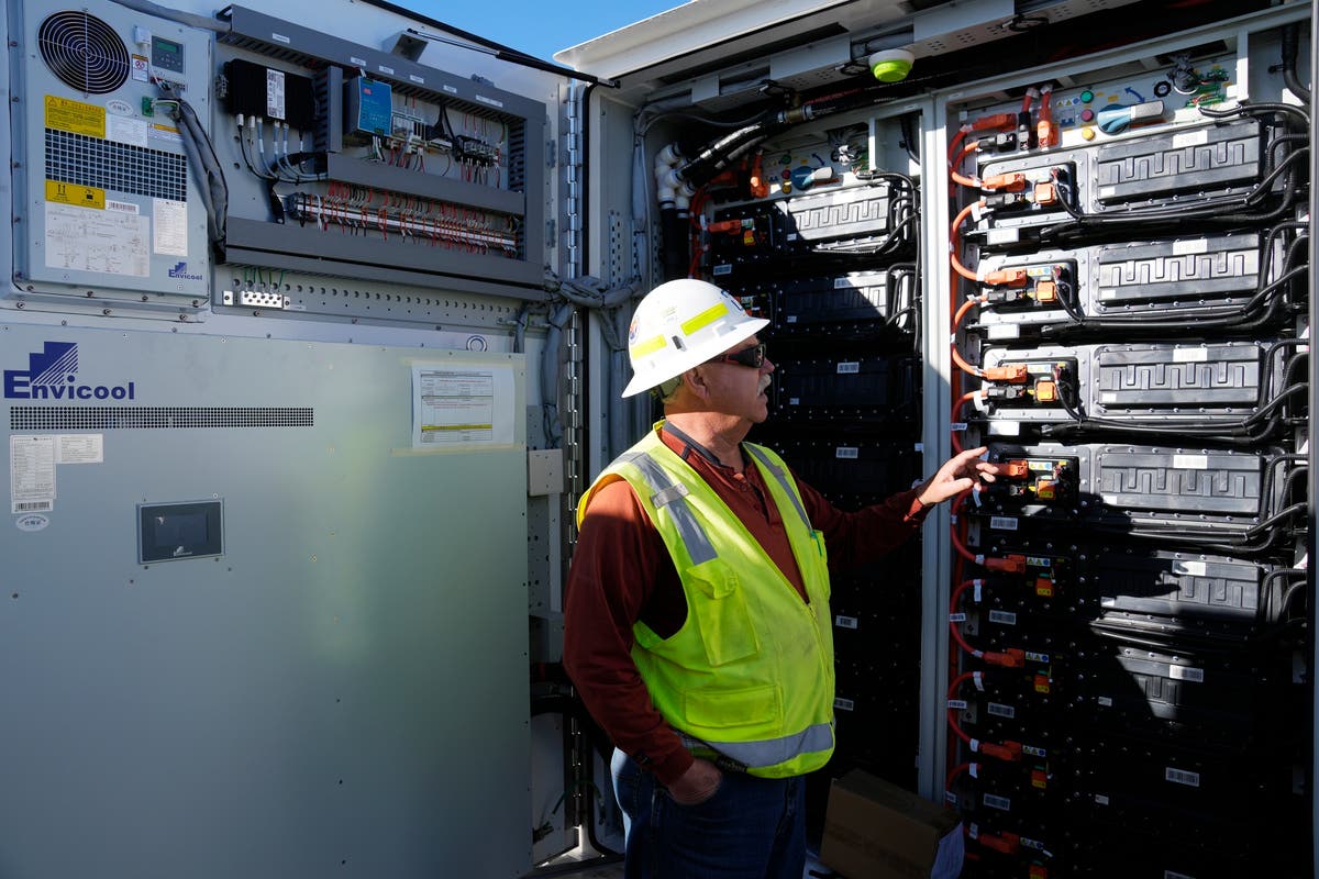 Across the US, batteries and green energies like wind and solar combine ...
