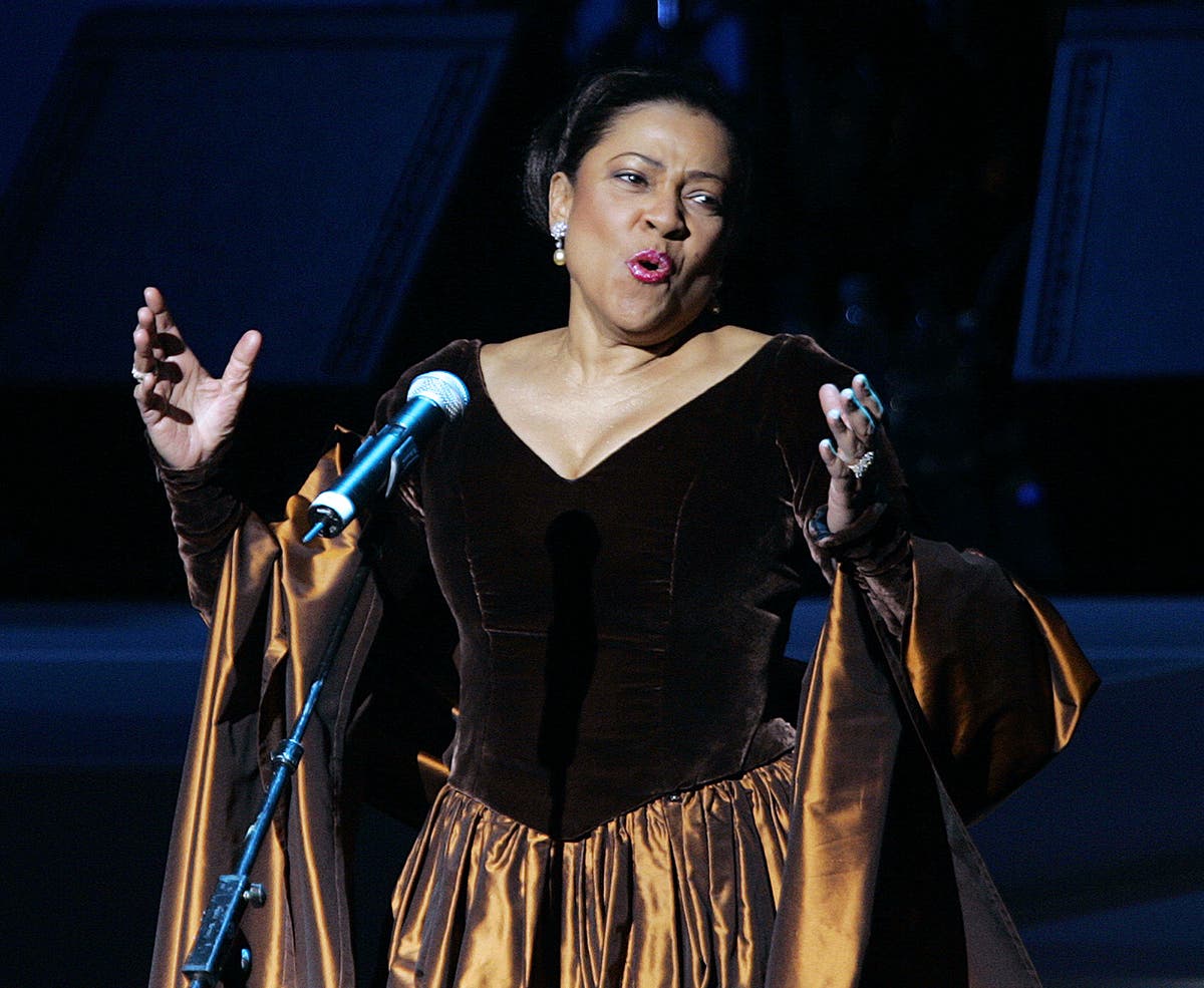 30 years after firing, a soprano returns to the Met Opera for a recital ...
