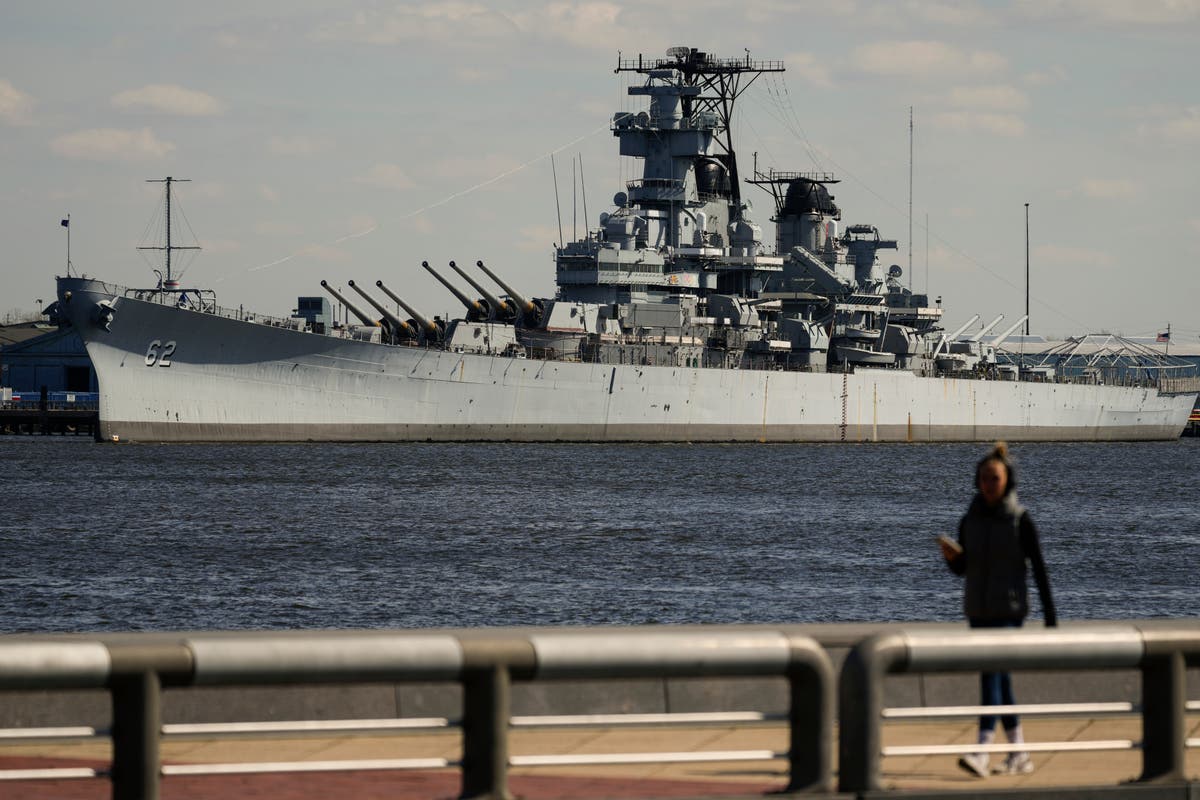 Famed battleship USS New Jersey floating down Delaware River to ...