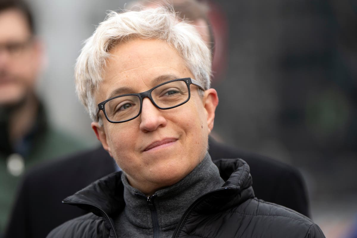 Oregon governor signs a bill recriminalizing drug possession into law ...