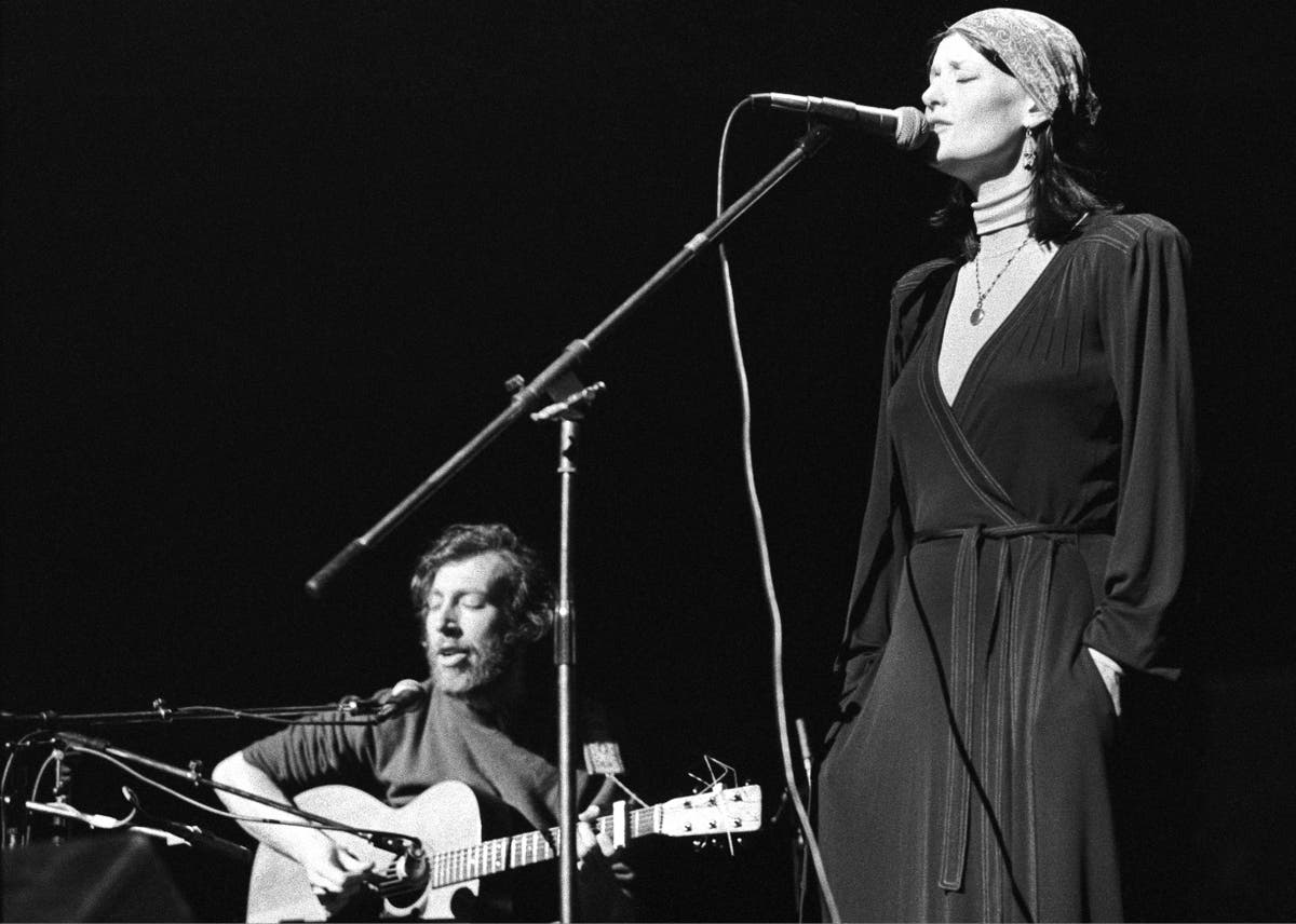 Folk star Linda Thompson recalls the horrific sexism she endured: ‘We ...
