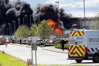 Huge fire rips through Evri depot in Avonmouth as smoke seen for miles ...