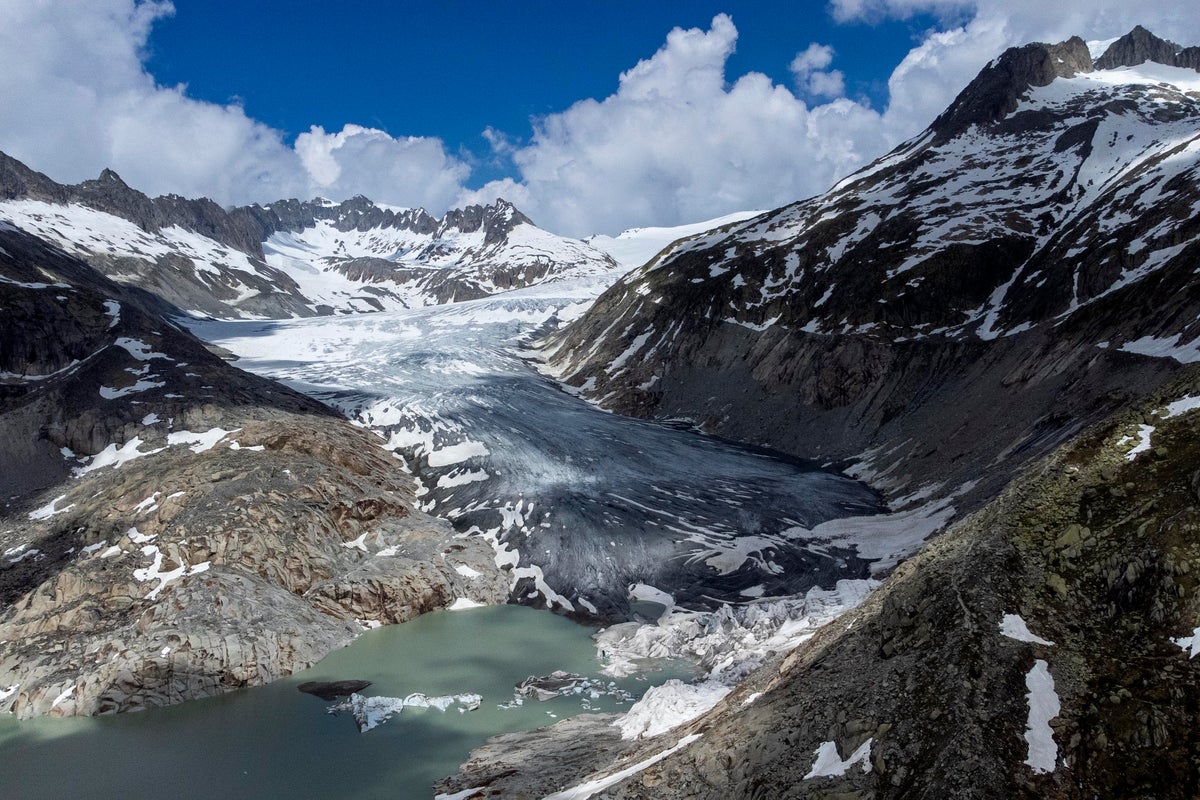 Photos of Swiss glacier 15 years apart reveal the devastating impact of ...