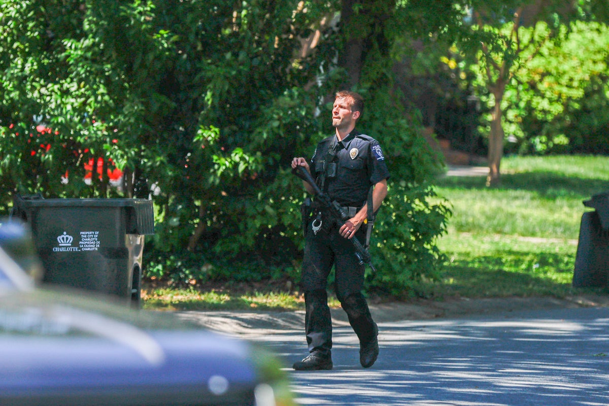 Bystander livestreams during Charlotte standoff show an ever-growing ...