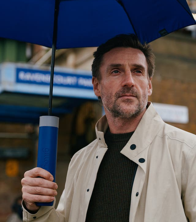 Stay dry with the revolutionary Gilley umbrella and enjoy a 25% ...