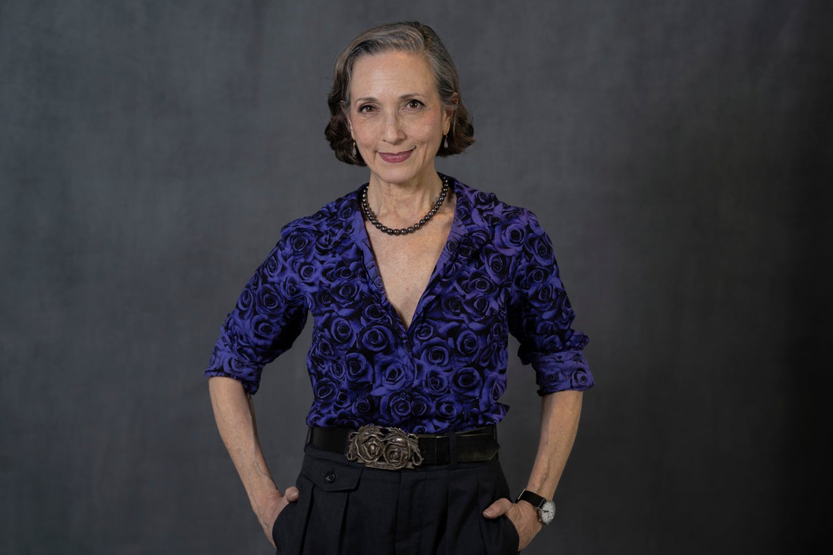No sets? Few props? No problem, says Bebe Neuwirth on 'deconstructed ...