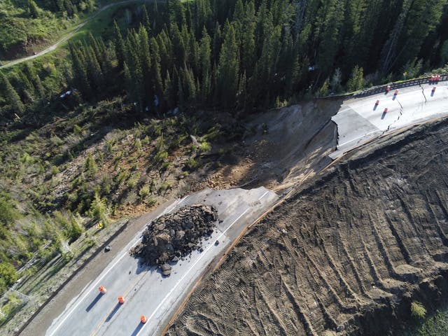 Wyoming’s Teton Pass: Huge chunk of road crumbles after motorbike crash ...