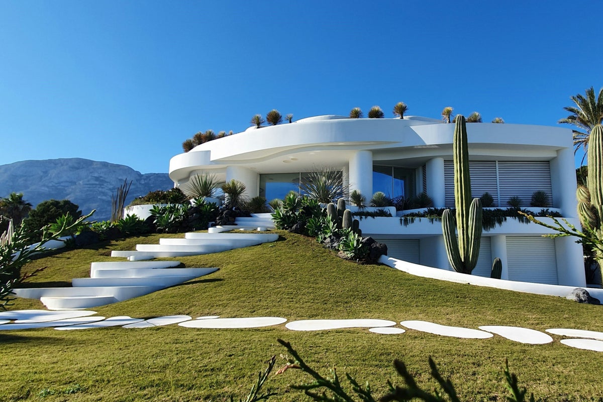 How to avoid Airbnb scams, according to a travel expert | The Independent