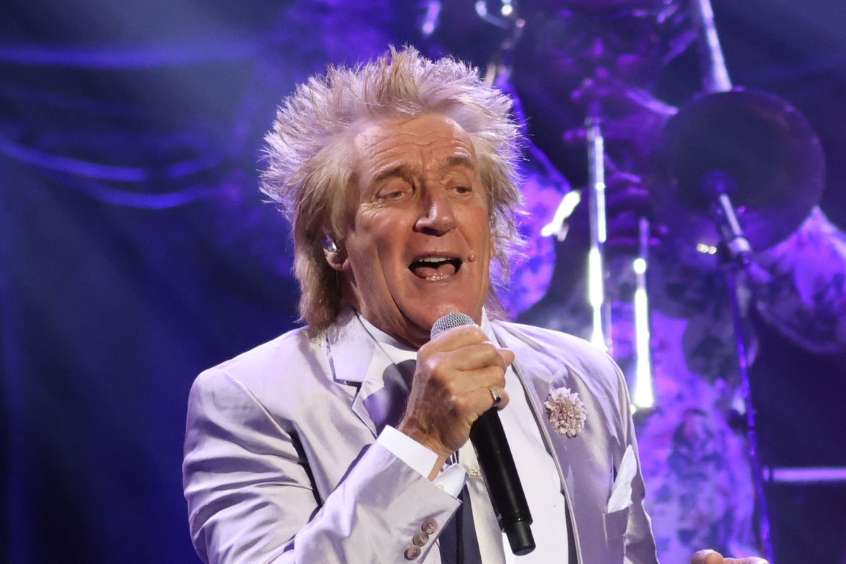 Rod Stewart reveals pre-show ritual ahead of Glastonbury set | The Independent