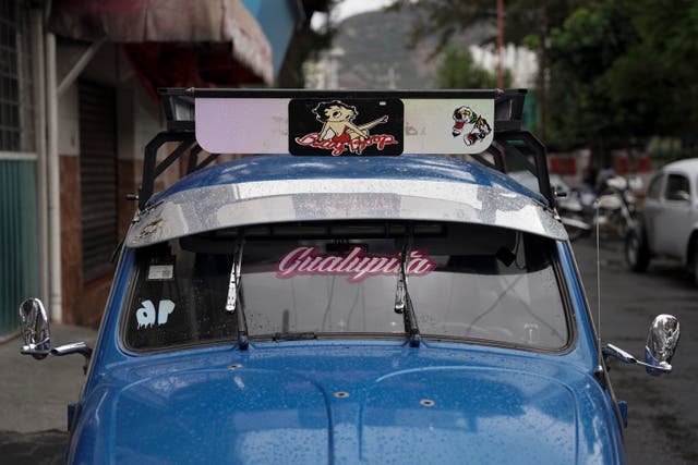 A Mexico City neighborhood keeps the iconic Volkswagen Beetle alive ...