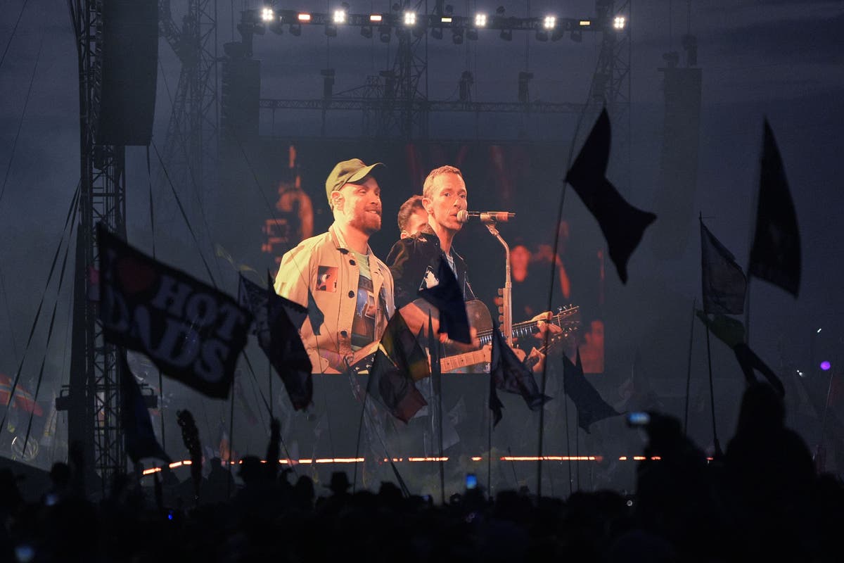 Coldplay thrill Glastonbury with record-breaking set | The Independent