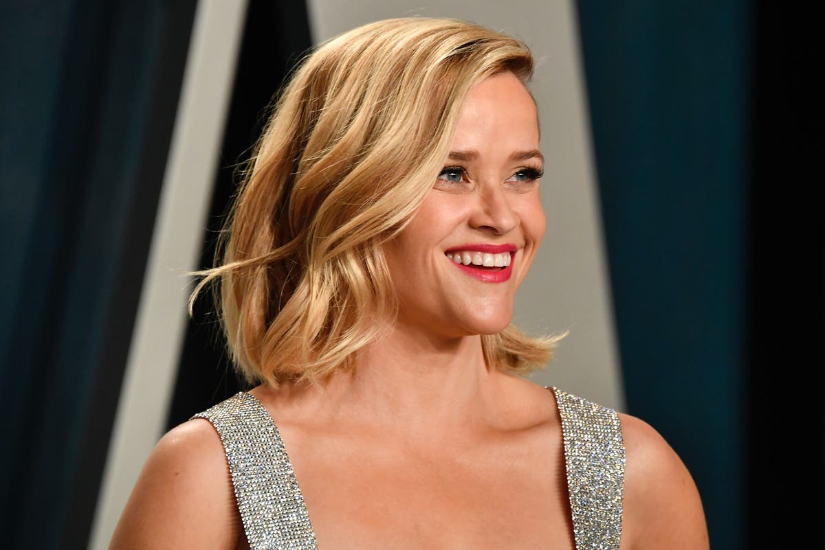Reese Witherspoon shows off beautiful kitchen in home makeover video ...