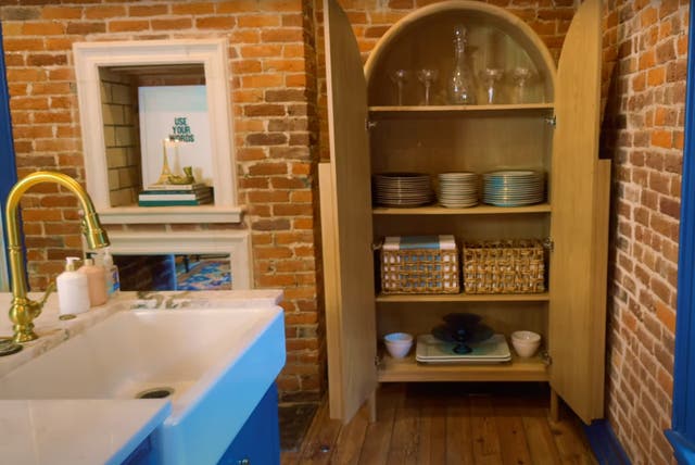 Reese Witherspoon shows off beautiful kitchen in home makeover video ...