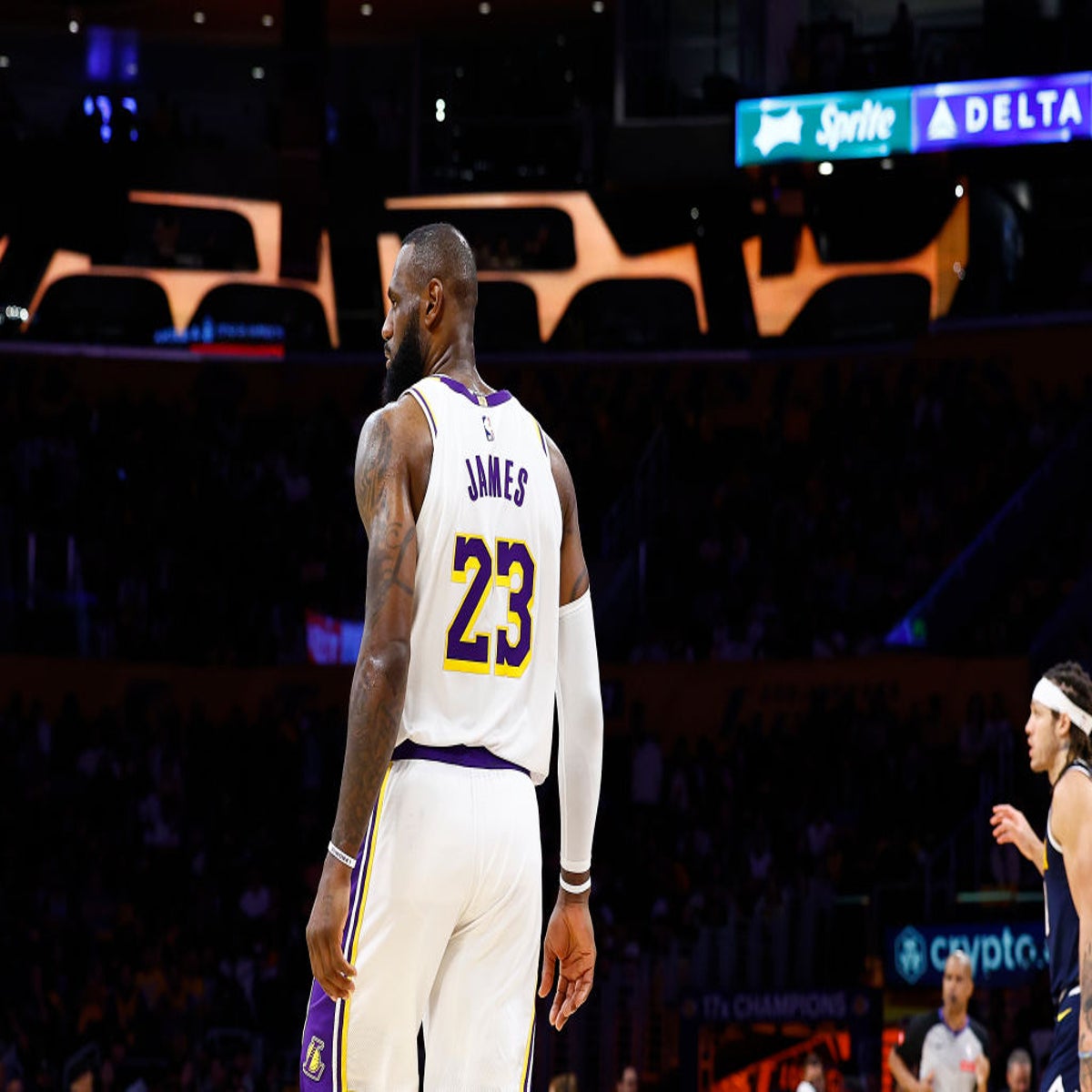 Barba Lebron James 2024