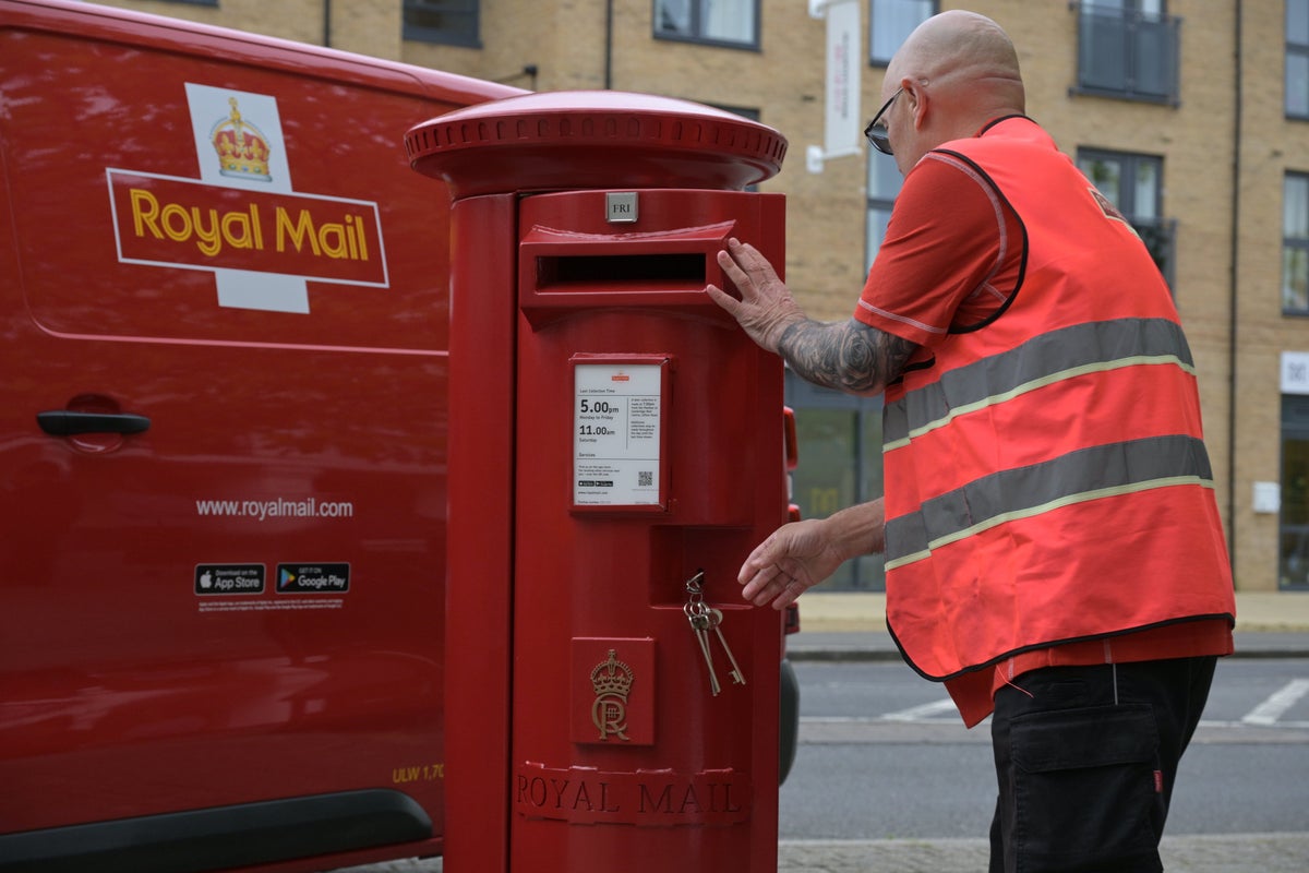 Royal Mail installs first red postbox featuring King’s cypher | The Independent