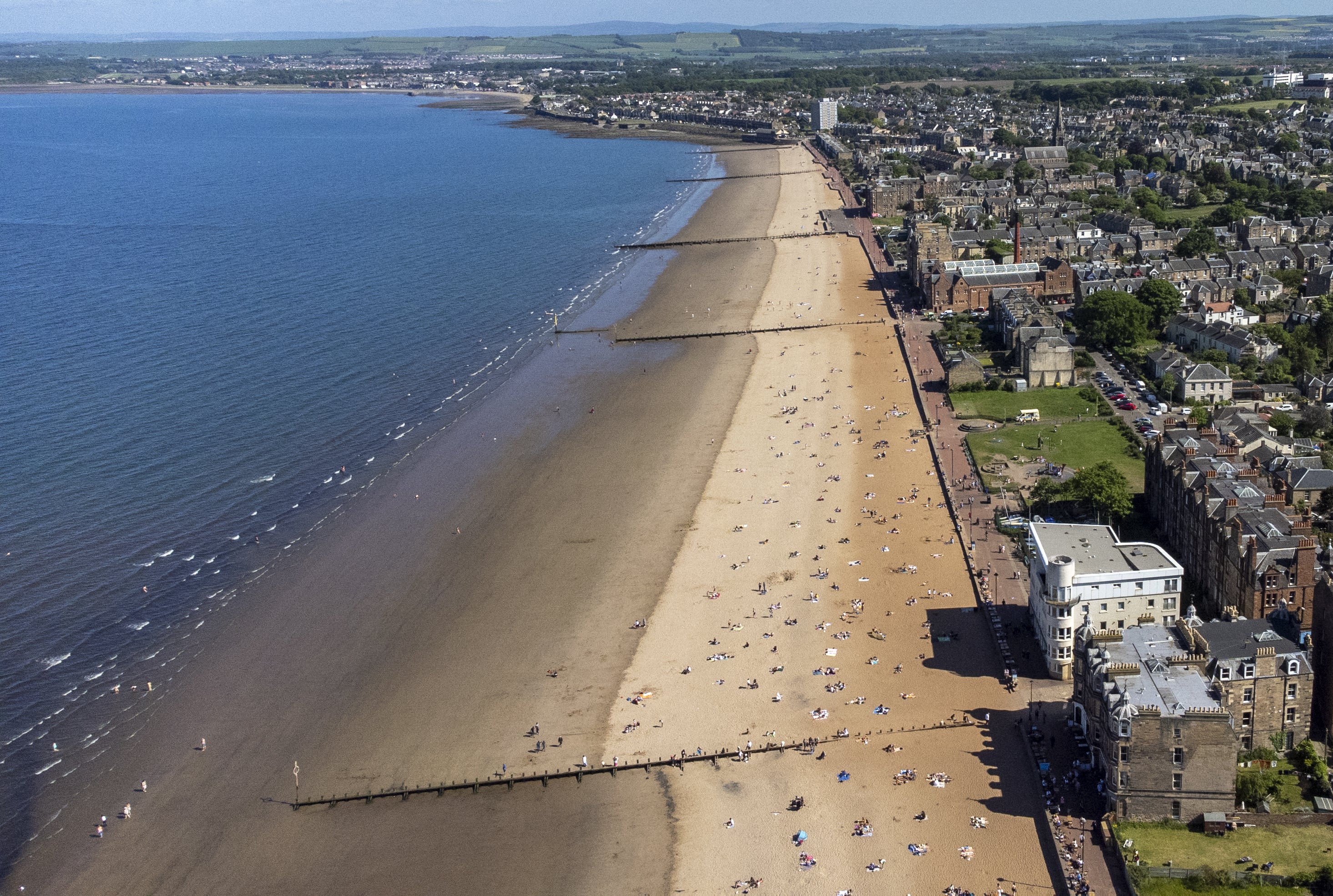 Warnings lifted as Edinburgh beach water quality back at safe levels ...