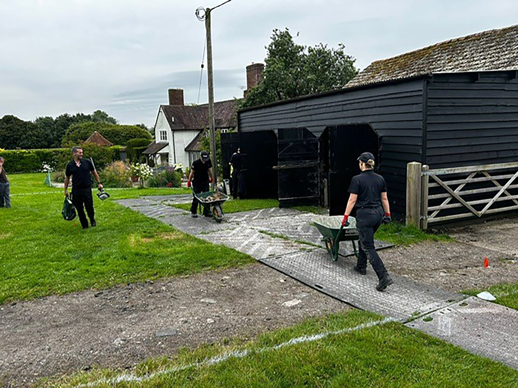 Police dig inside barn in search for remains of murdered Muriel McKay ...