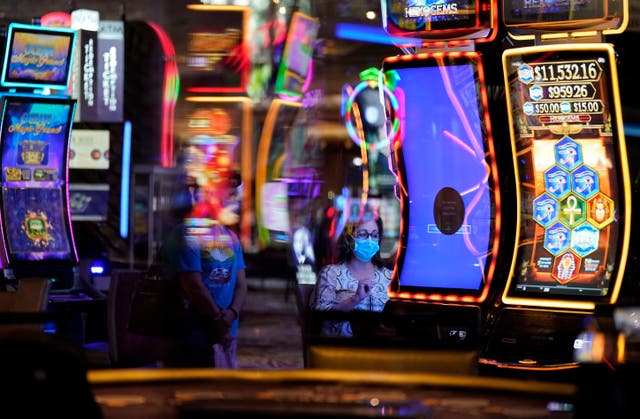 Are Vegas slot machines becoming ‘tighter’ with payouts? A new report ...