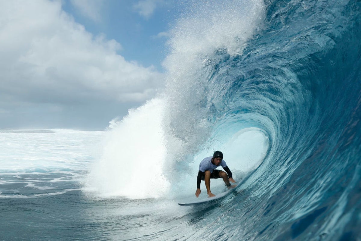 How is wave forecasting done for surfing and how is it used at the 2024 ...
