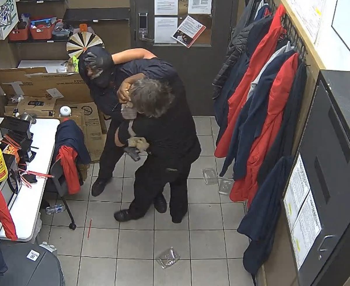 Dramatic video shows Chick-fil-A employee fighting off armed intruder ...
