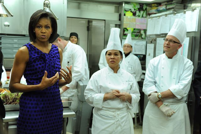 Pioneering White House chef steps down after cooking for five ...