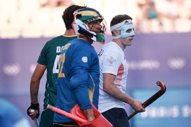 Sam Ward: Why does Team GB hockey player wear a mask at the Paris ...