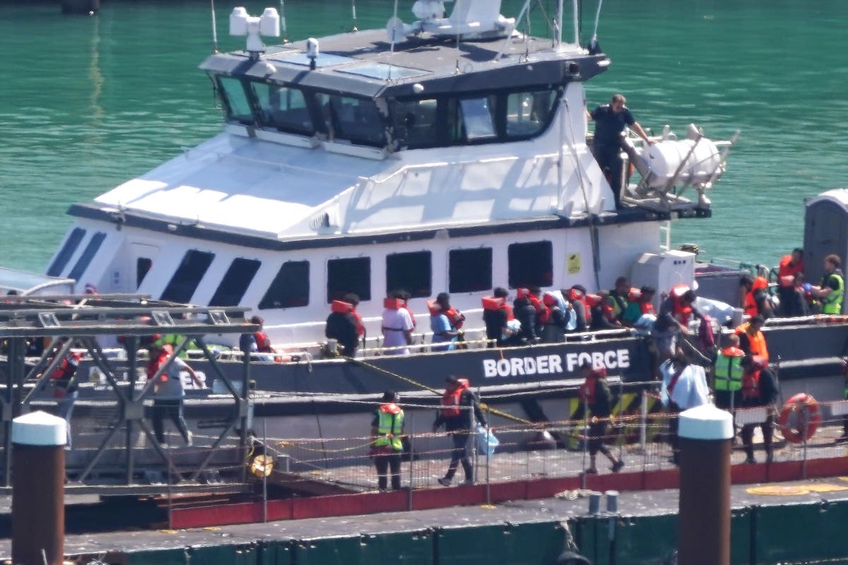 Migrants arrive in Dover after Channel crossings top 17,000 for the ...