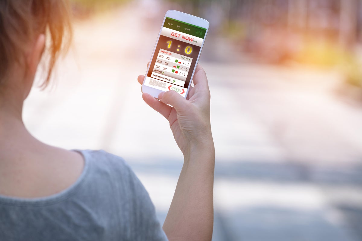 DraftKings, FanDuel among bookies cleared for early Missouri sports ...