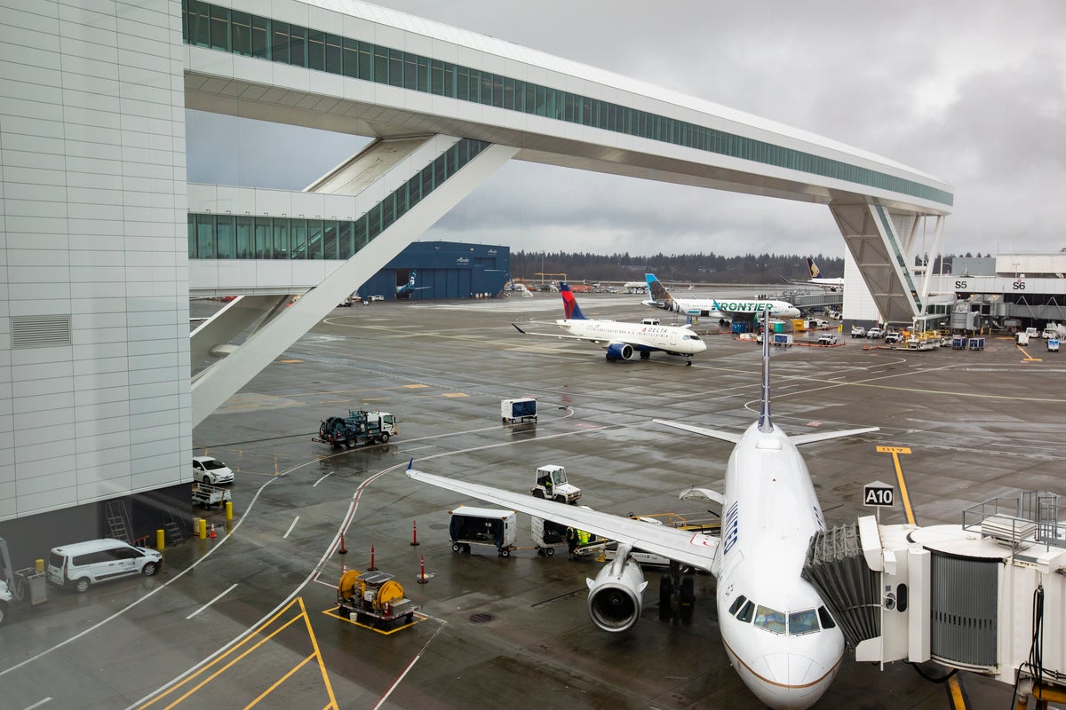 Apparent cyberattack leaves Seattle airport facing major internet ...