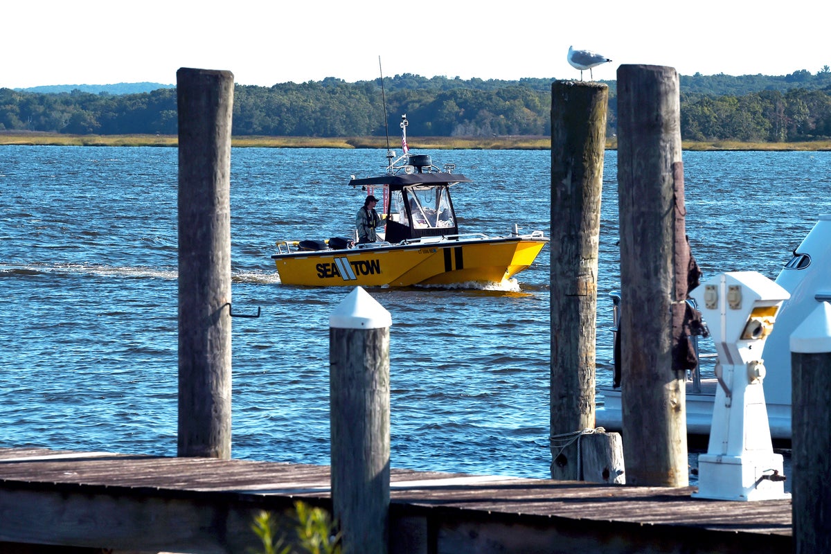 1 dead, 2 missing after motorboat hits a jetty and crashes in ...