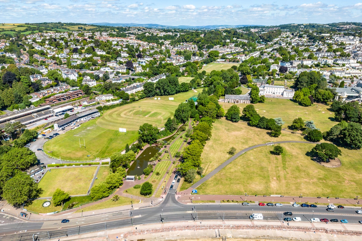 Devon golf course closed due to stray balls hitting historic barn | The ...
