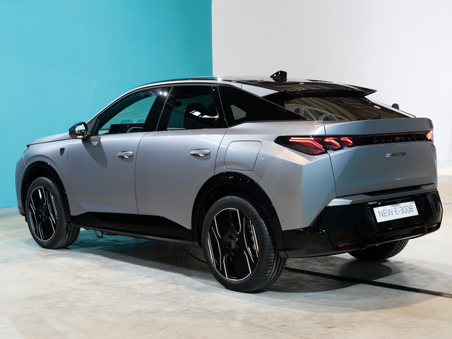 Peugeot e-3008 review: Stylish electric SUV with superb range | The Independent