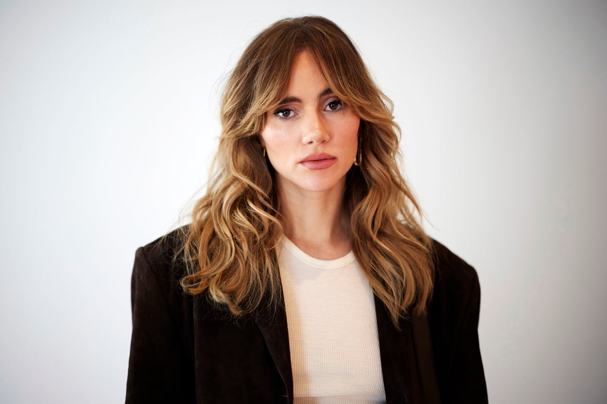 Suki Waterhouse pens a 'Memoir of a Sparklemuffin' on her wide-ranging ...