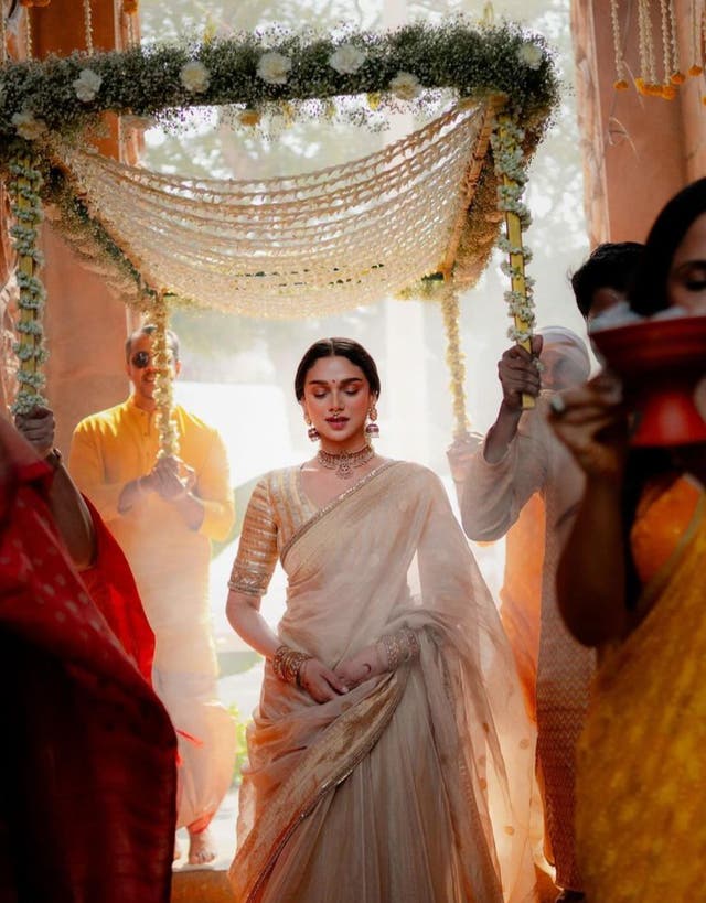 Indian actors Aditi Rao Hydari and Siddharth marry at 400-year-old ...