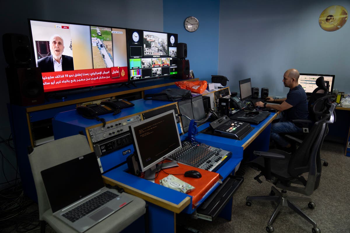 Israel raids and shuts down Al Jazeera's bureau in Ramallah in the West ...